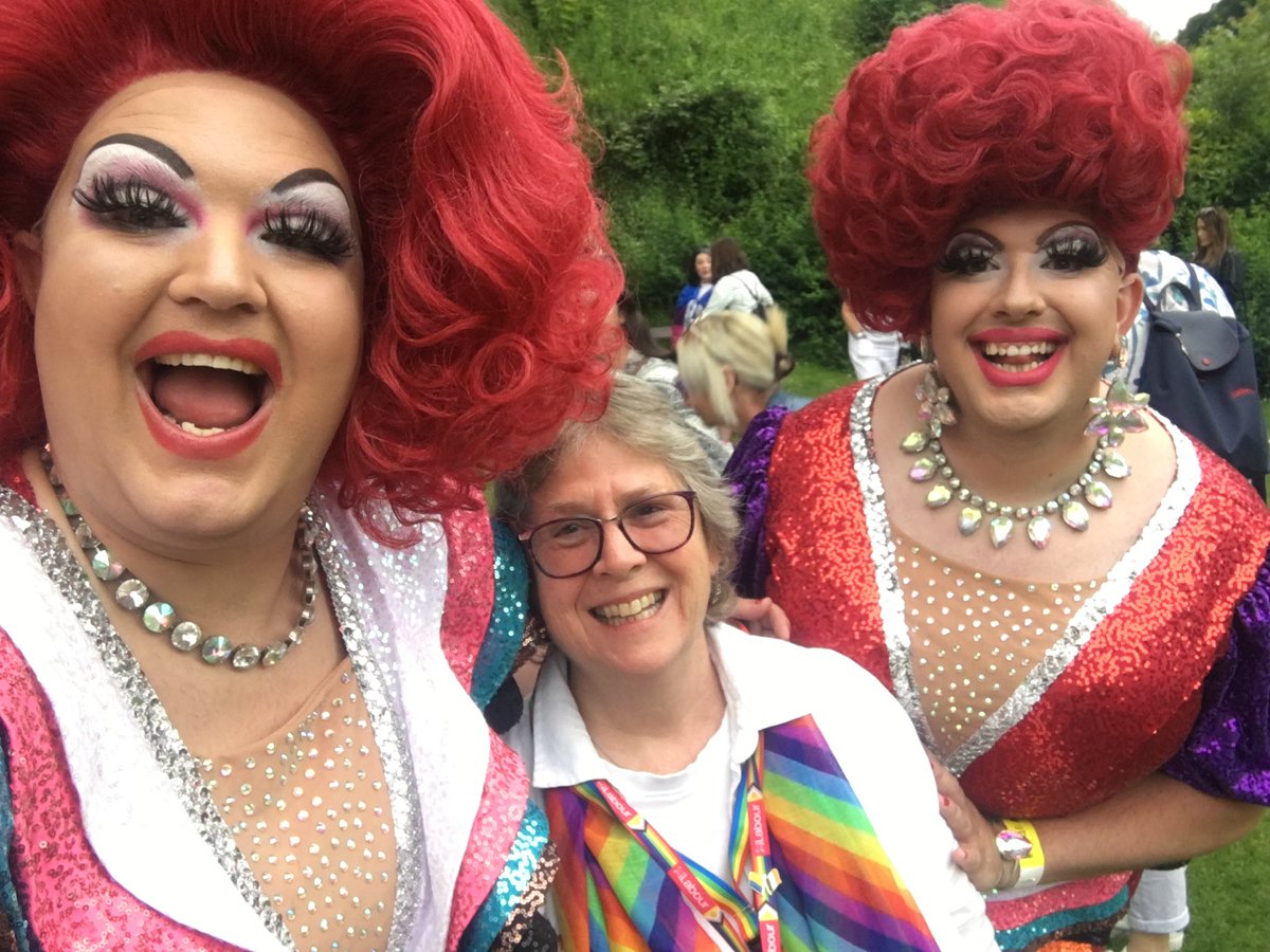 Lesley Roberts's Instagram, Twitter & Facebook on IDCrawl