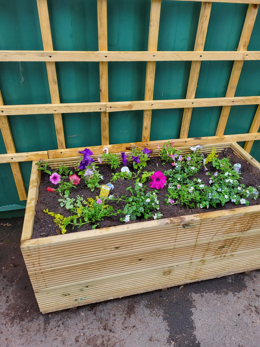 Three Lane Ends Academy