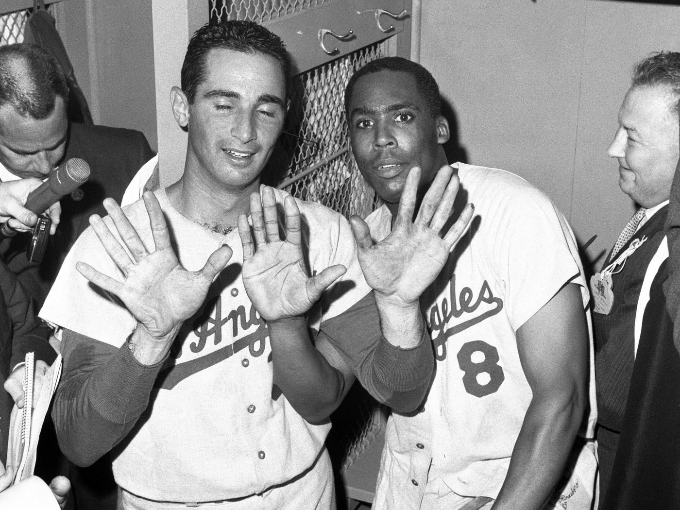 Johnny Bench Hand Size