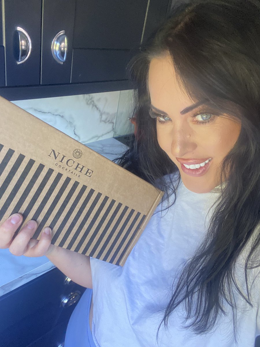 Polly Guy's Instagram, Twitter & Facebook on IDCrawl