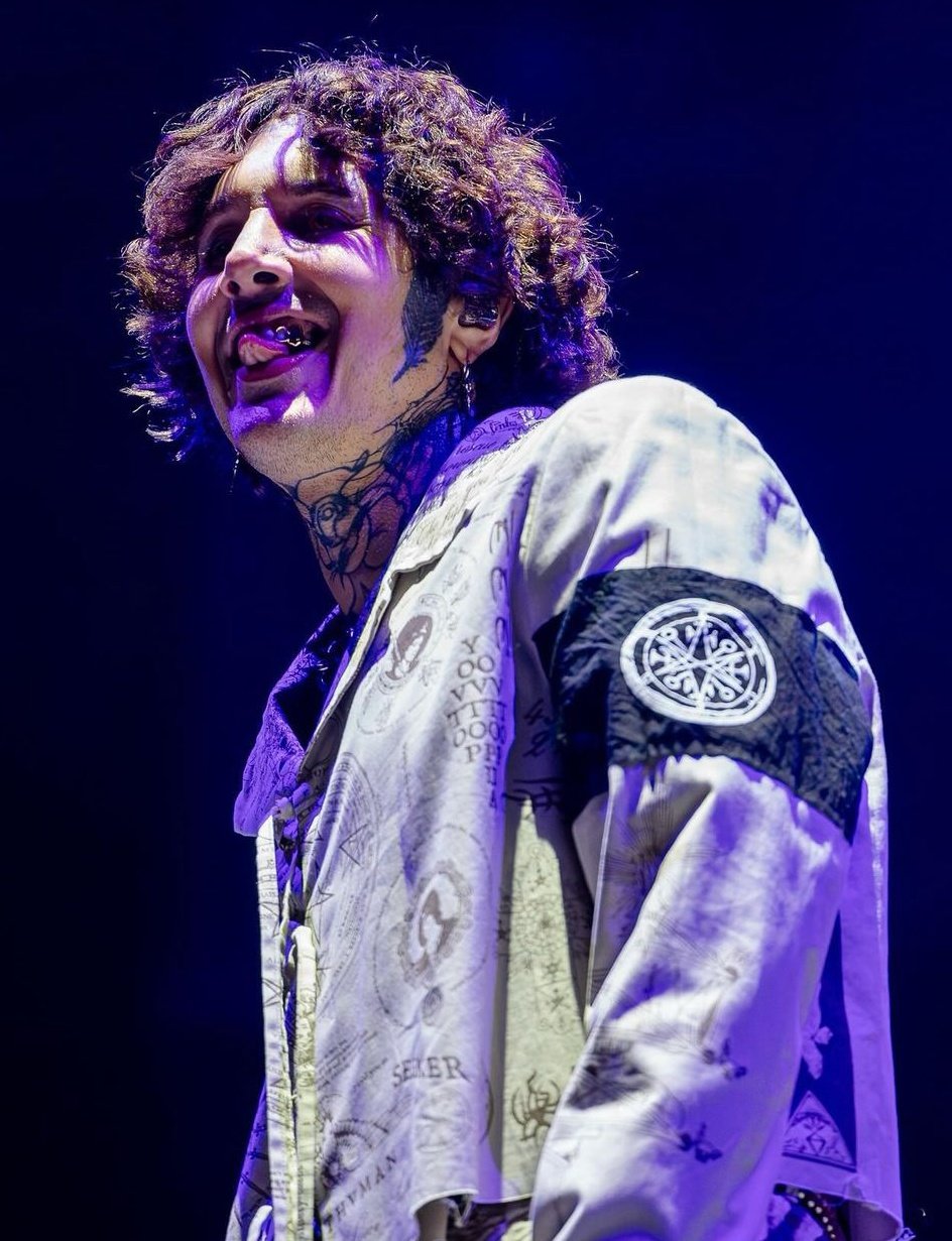 Oliver Sykes Deformado 2024