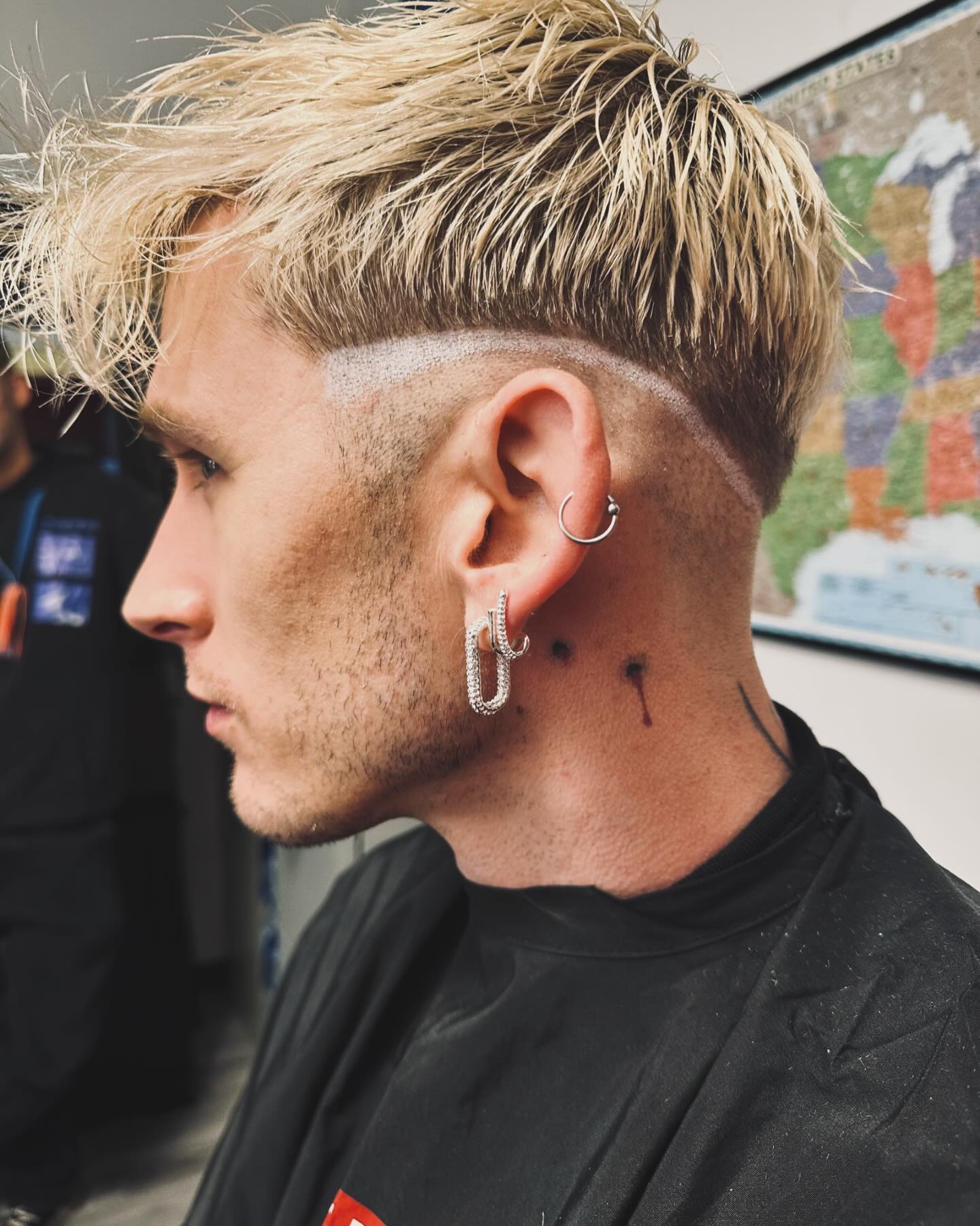 Mgk 2014 Hair Machine Gun Kelly Debuts New Beard And Man Bun Look