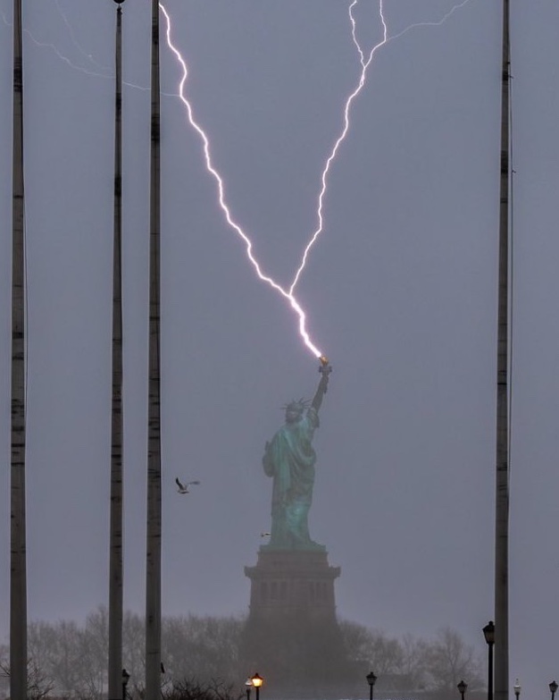 Thread of photos that could be album covers 1. Oko by Marko Popadic ...