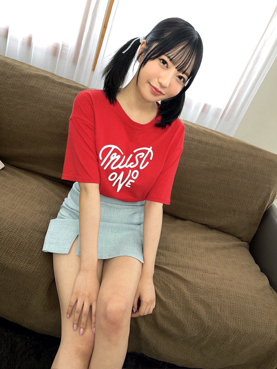 塔乃花鈴(@touno_karin_ ):デビュー作のハメ撮り衣装です！見納めください🙇‍♀️