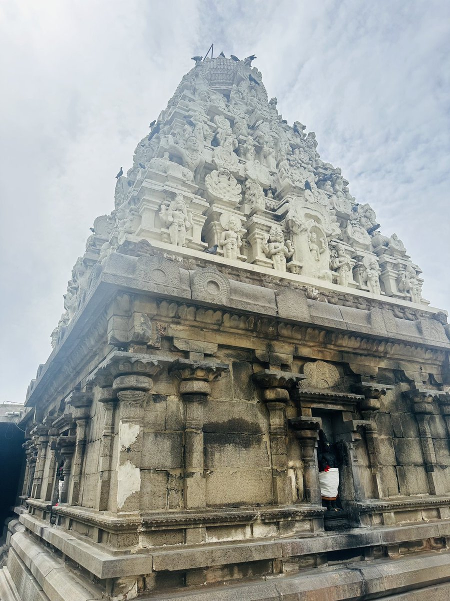 A short thread on the temples v visited yesterday. We started off at ...