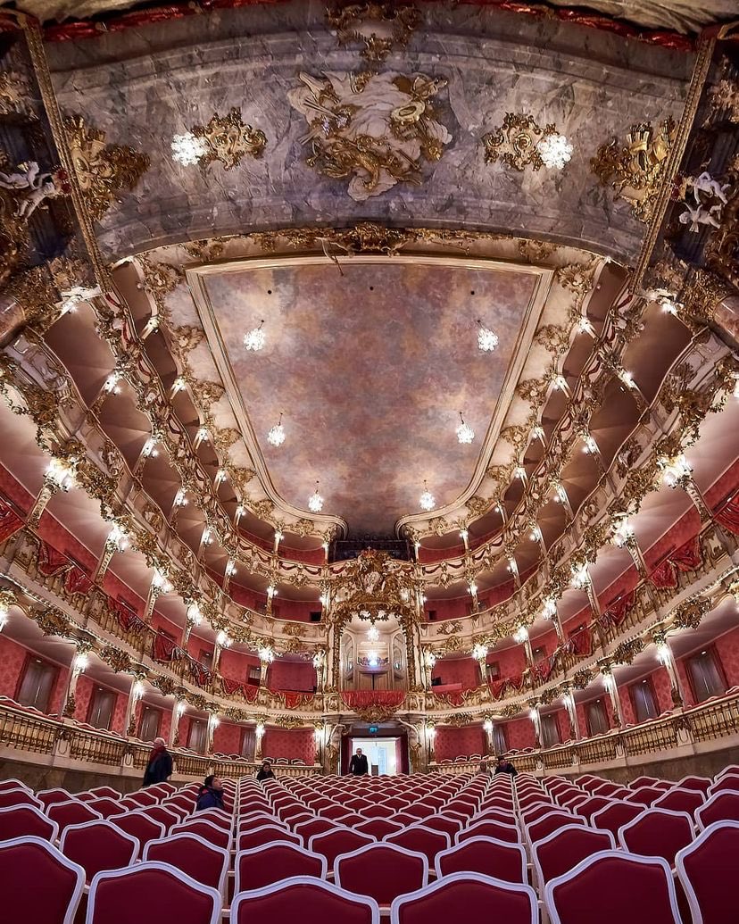 Europe’s Most Beautiful Theaters 🧵 https://t.co/3NB1XLPr2Y ...