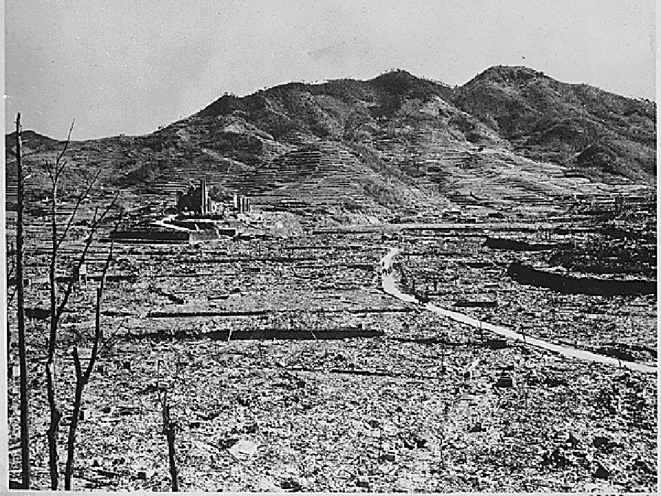 Holy Mass in Nagasaki Ruins, 1945. Why did they bomb the most Catholic ...