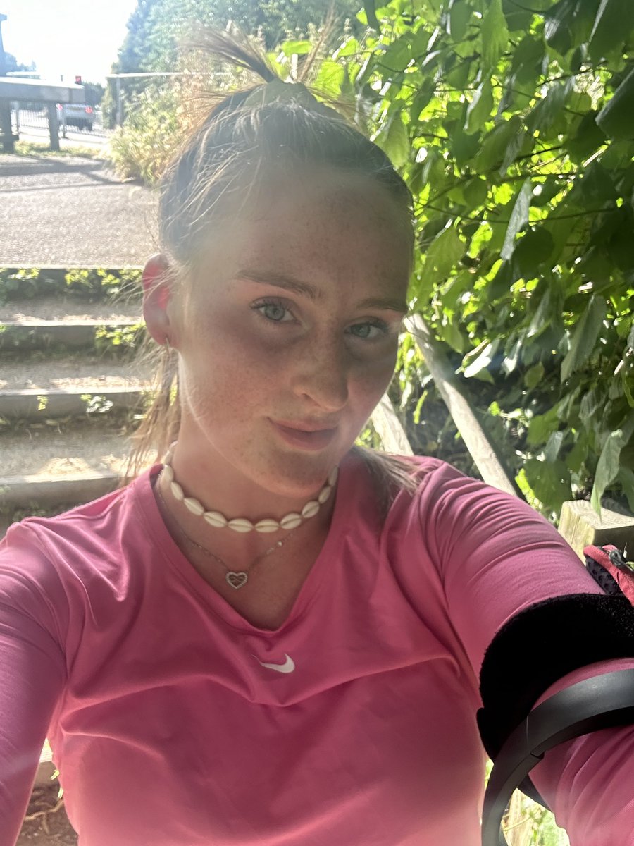 Laura Dawes's Instagram, Twitter & Facebook on IDCrawl