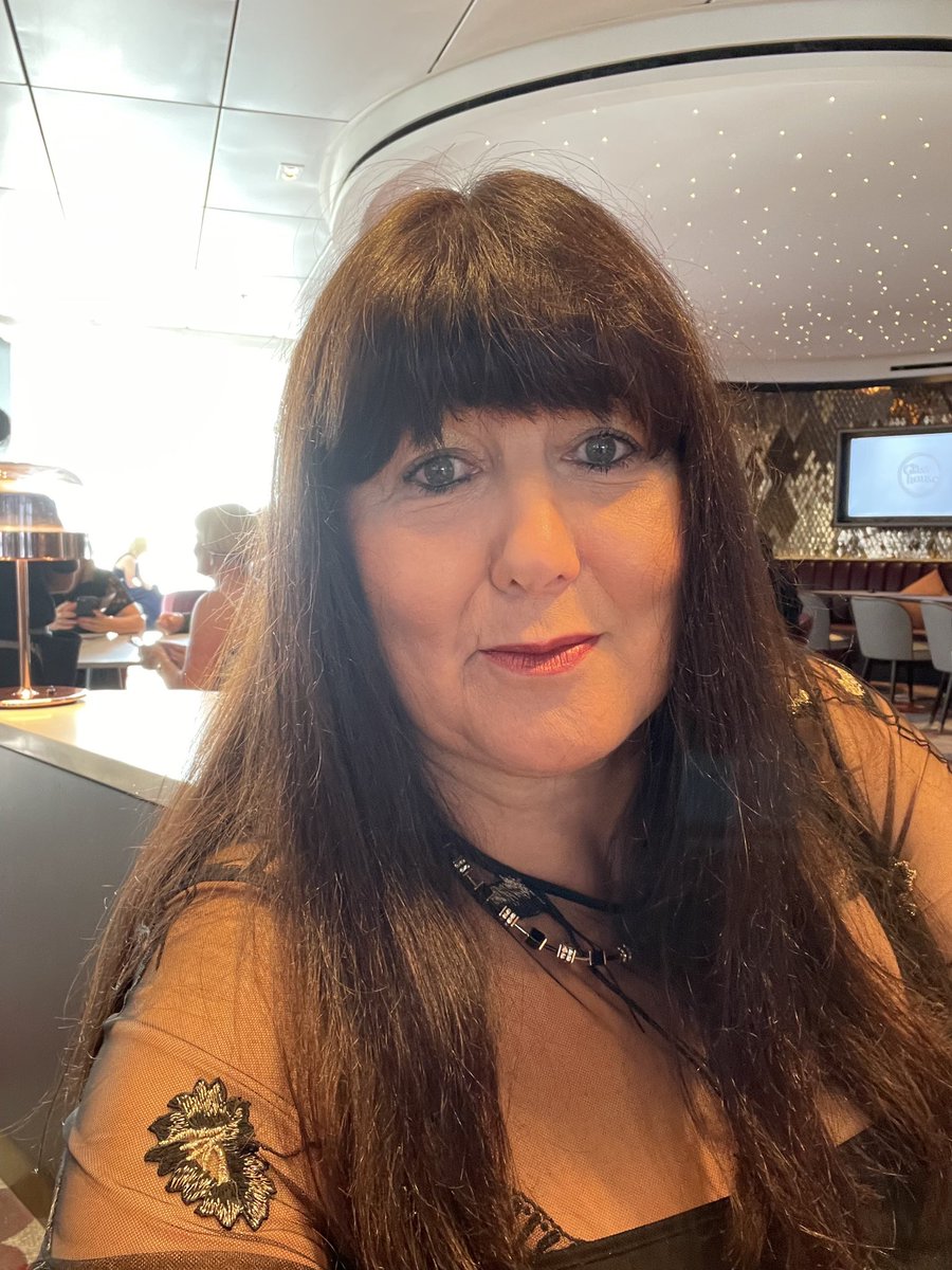 Kate Hogarth's Instagram, Twitter & Facebook on IDCrawl