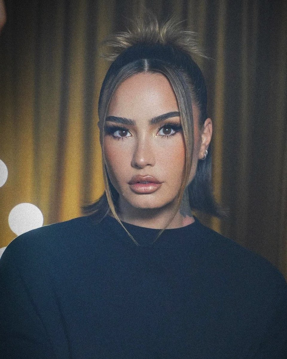 Lily Schmidt's Instagram, Twitter & Facebook on IDCrawl