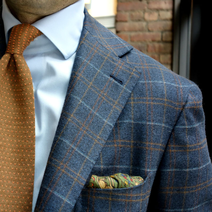 This tie and pocket square combination is very bad. Let's talk about ...