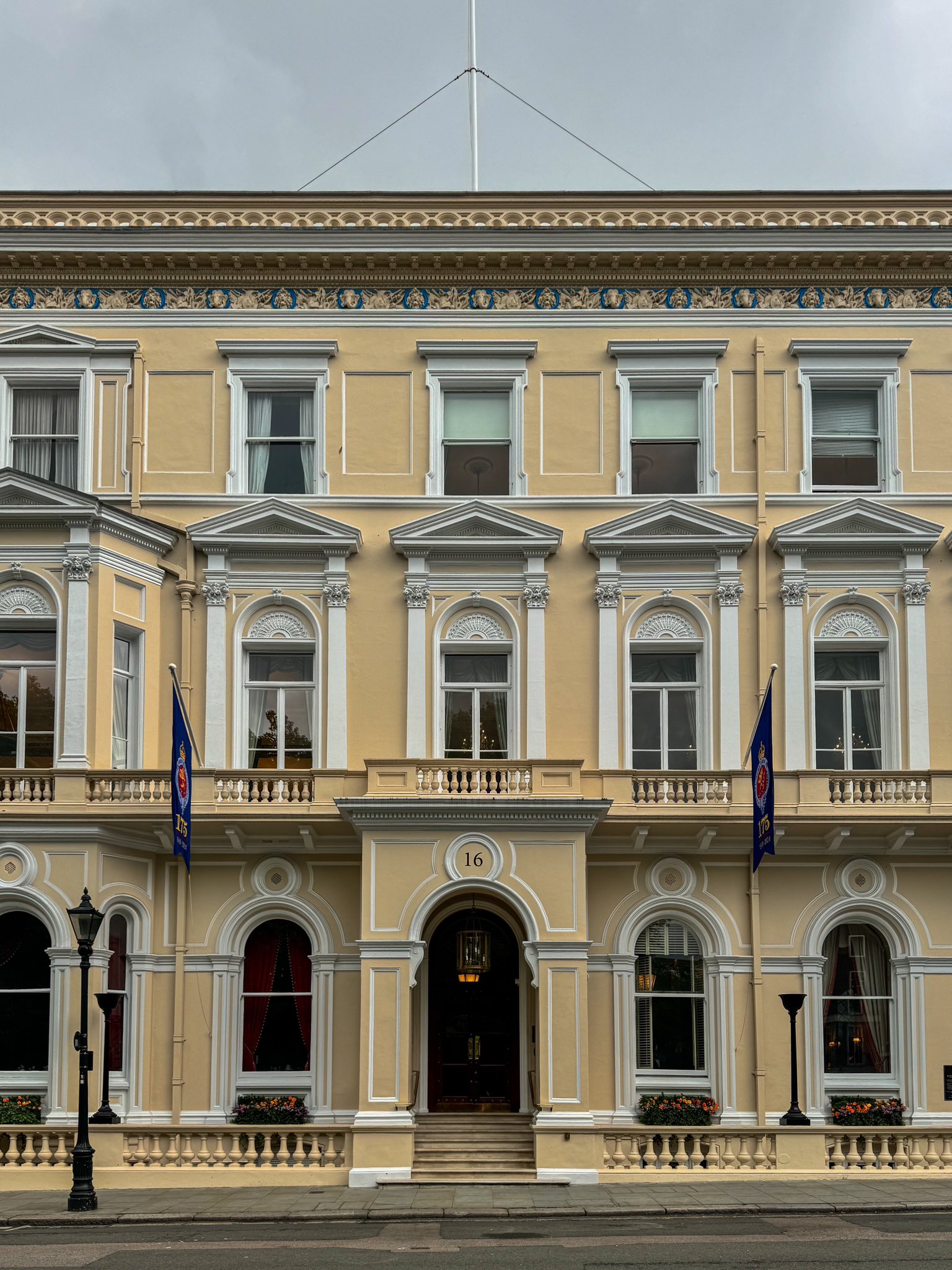 East India Club Logo The East India Club Hi Res Stock Photography And