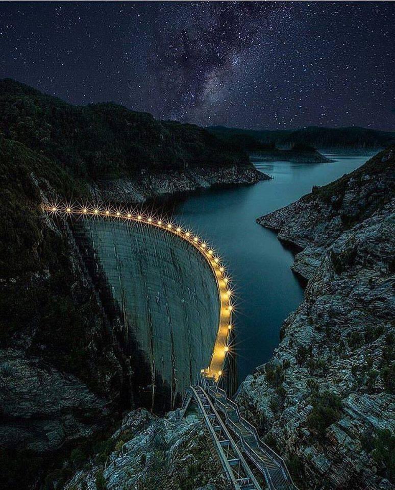 Most beautiful water dams from around the World ~ A Thread 🧵 1. Mettur ...