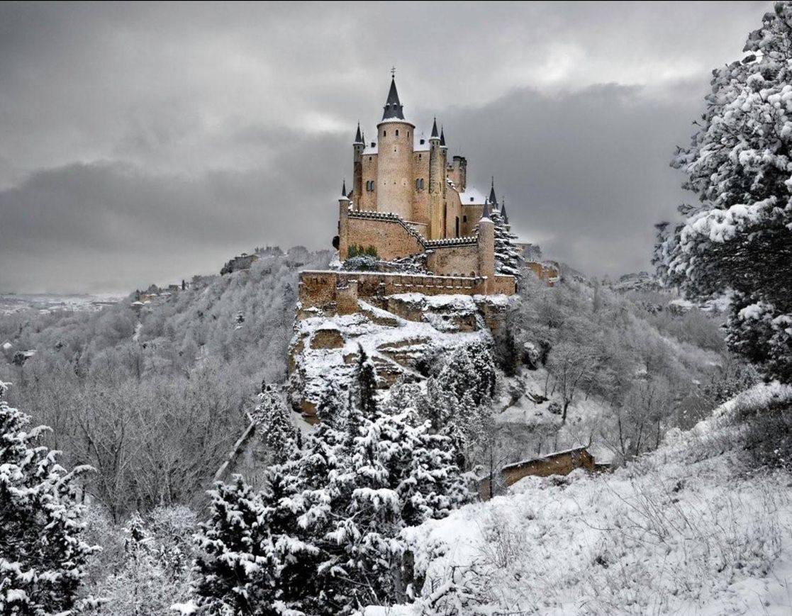 20 iconic European castles that you need to see in your lifetime 🧵 1. Hohenzollern Castle ...