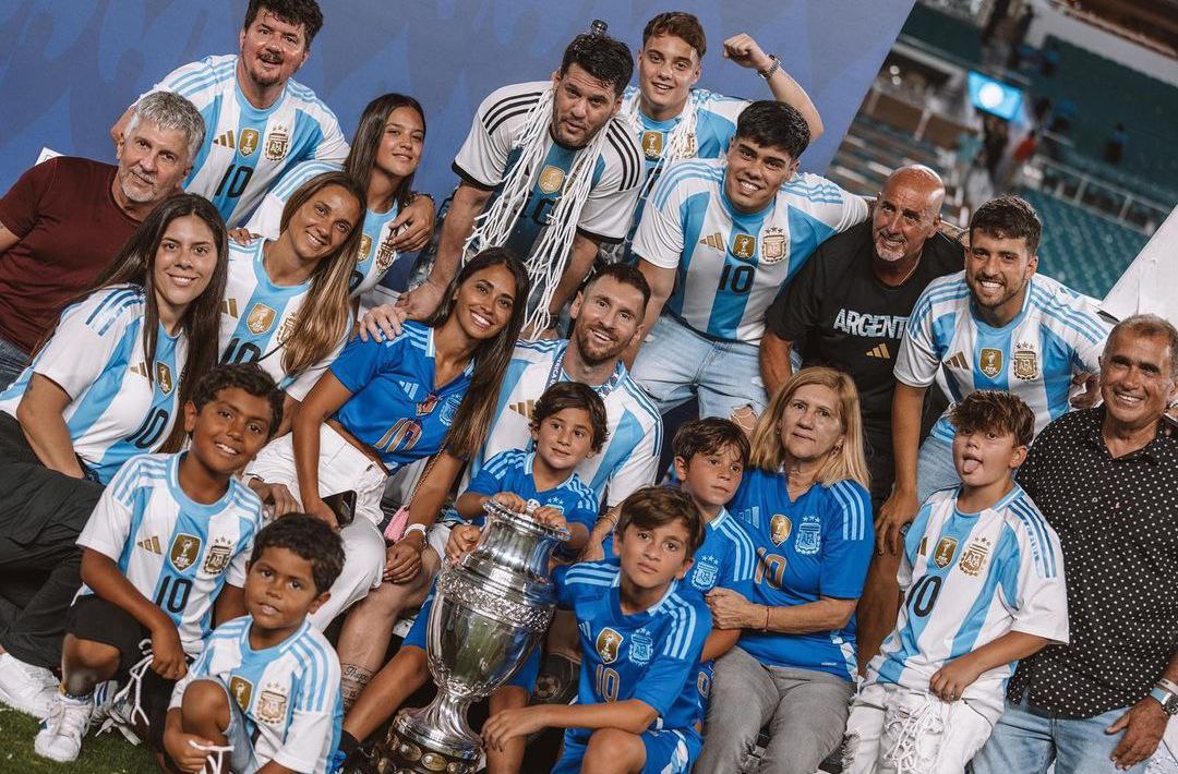 Leo Messi celebrating the Copa America victory with his family ...
