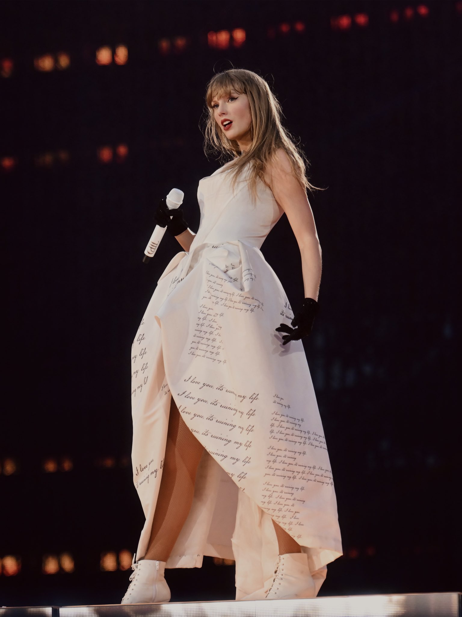 Vestido Branco Taylor Swift 2024 Vai Ver Taylor Swift A Outro País?