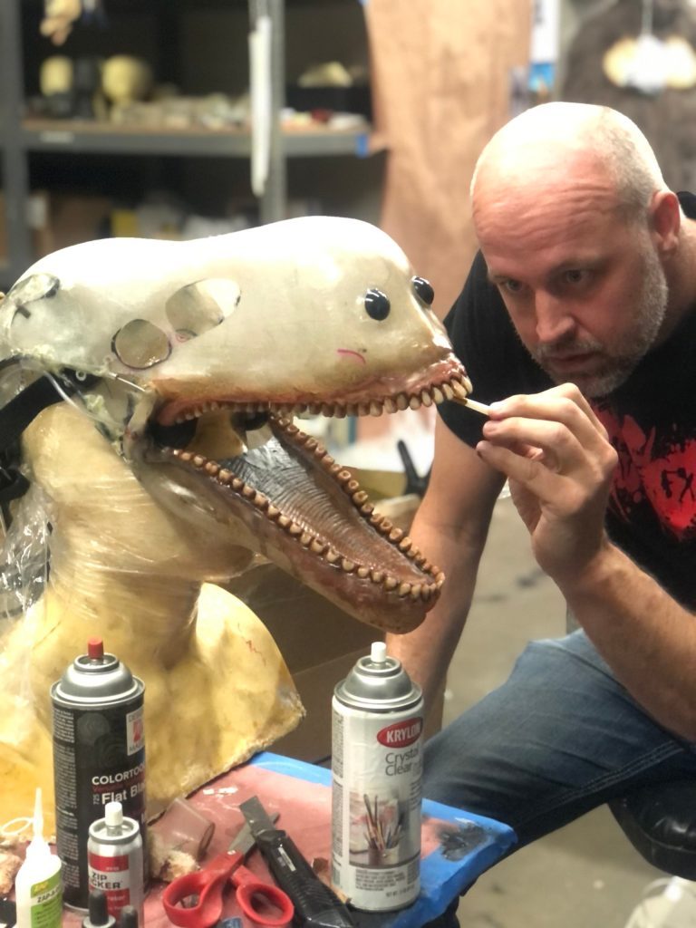 Behind the scenes of some iconic horror movies: A thread 🎬 1. Alison Lohman behind the scenes of ...