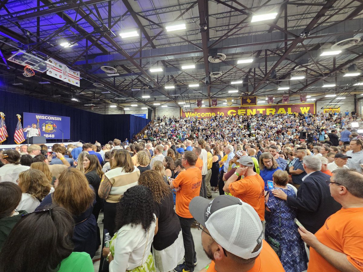 VP Kamala Harris whips the crowd in Wisconsin into a frenzy ...