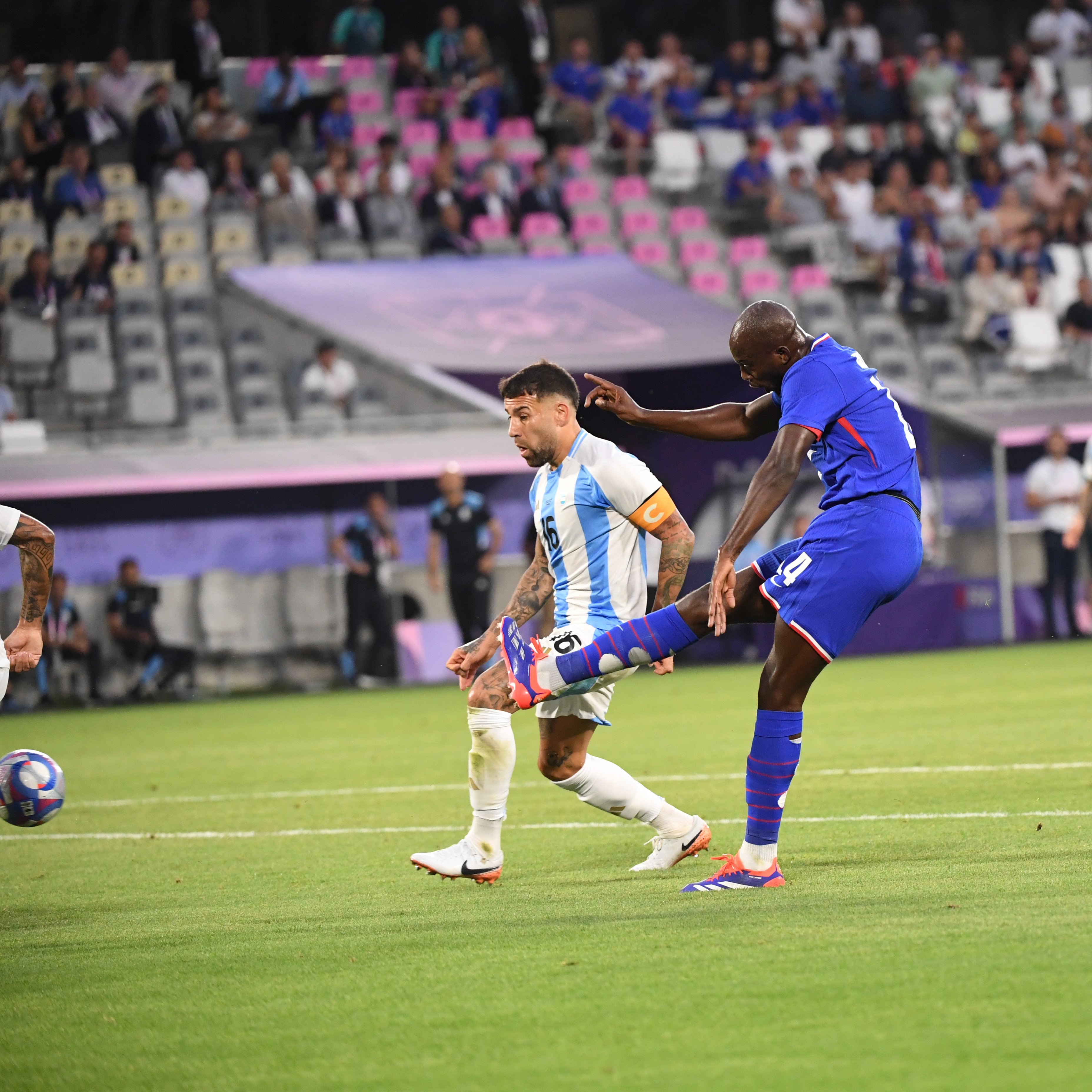 ตราไก่เชือดฟ้าขาว1-0ลิ่วตัดเชือกโอลิมปิก - Rakball | รวบรวมไฮไลท์ฟุตบอล ไฮไลท์บอล คลิปฟุตบอล ดู ...