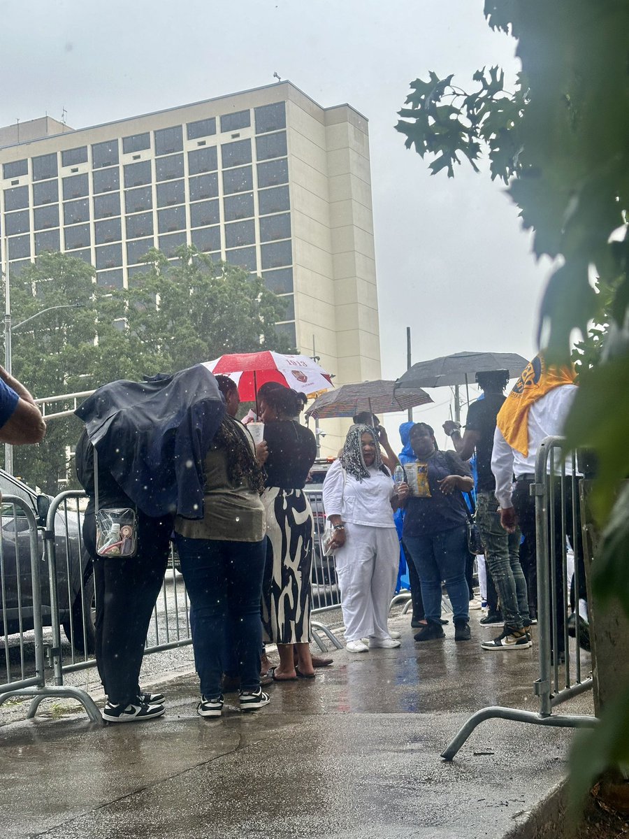 Harris rally attendees waiting in the rain and sun. Spoiler alert: Mood ...