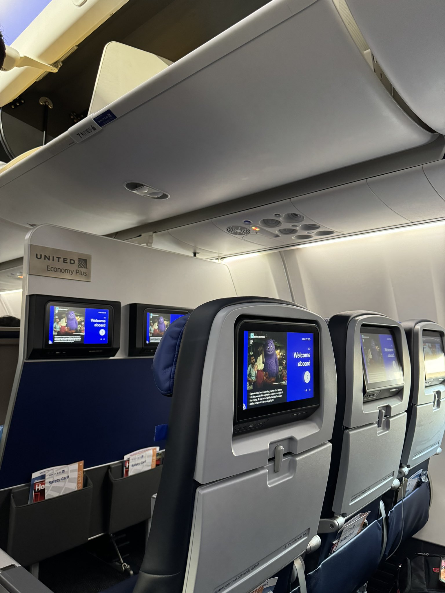 United 737 800 Interior United Airlines AeroLOPA | Detailed Aircraft