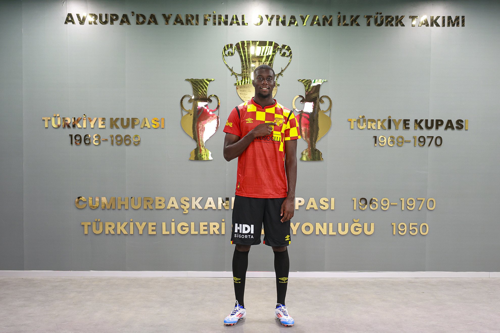 Girondins4Ever - Malcom Bokélé signe à Göztepe Girondins4Ever - Malcom Bokélé signe à Göztepe