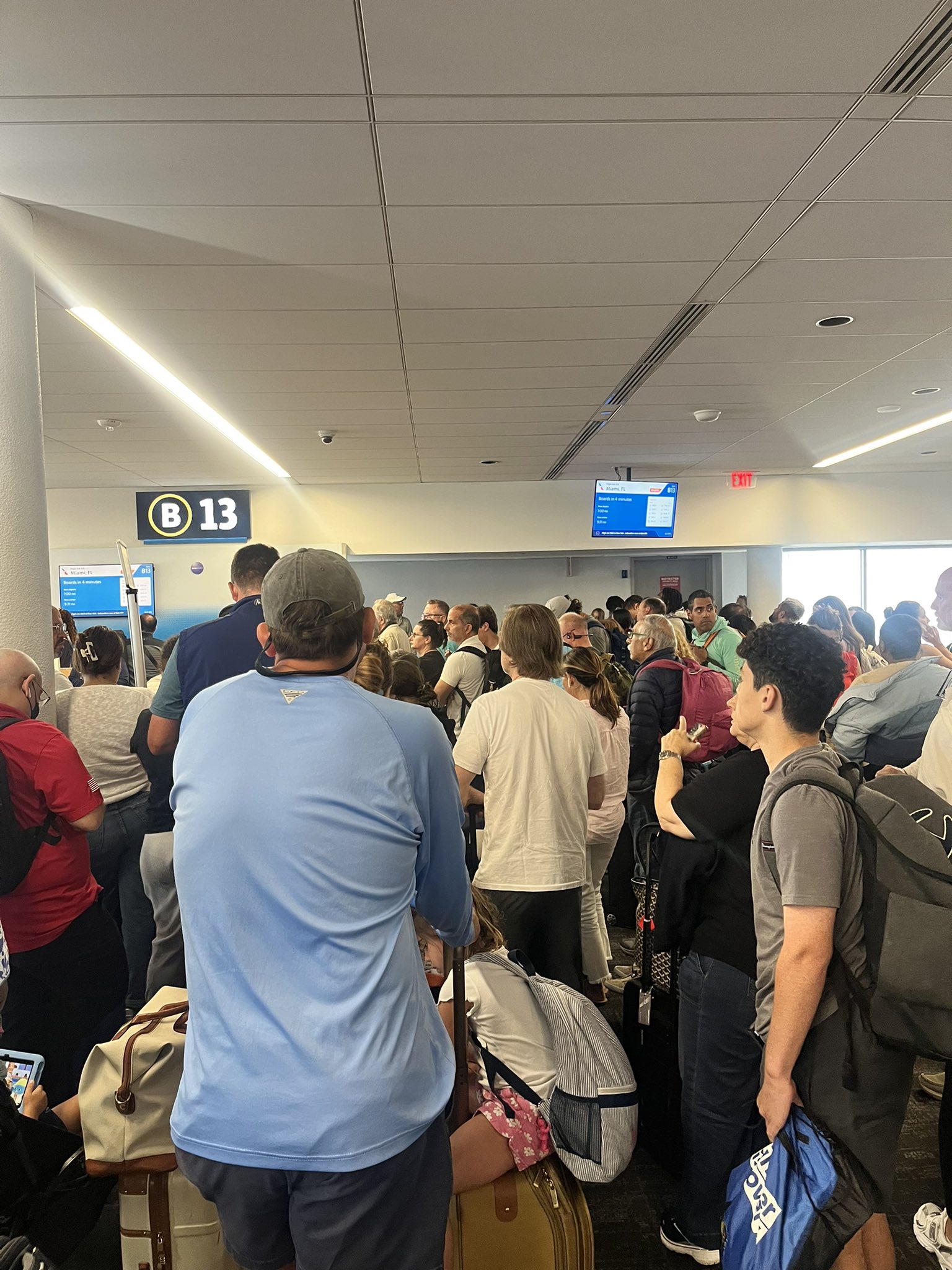 ‘Gate lice’ beware: American Airlines is trying to stop early boarders ...