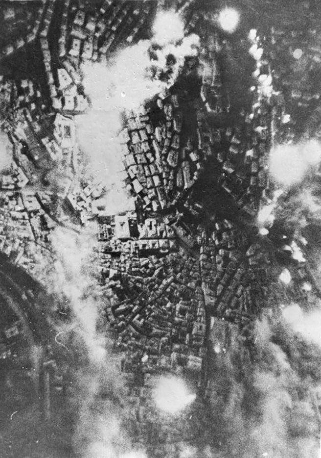 👉 Quello del 13-14 novembre 1942 fu il quinto bombardamento a tappeto ...