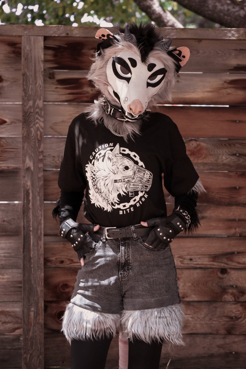 「BITE RISK shirts & stickers are up 🔗 in bio」TERRIBLE ANIMALの漫画