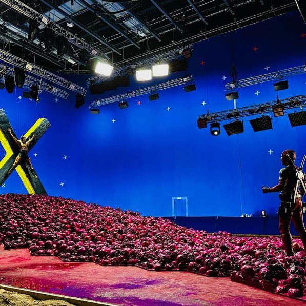 Behind the scenes of Wolverine nailed to the cross in # ...