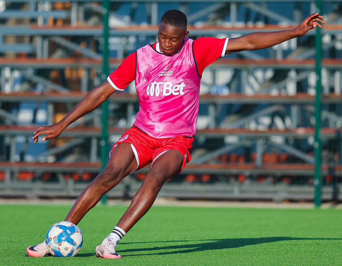 Leonel Ateba mshambuliaji Mpya wa SIMBA amefika Tanzania na amegoma ...