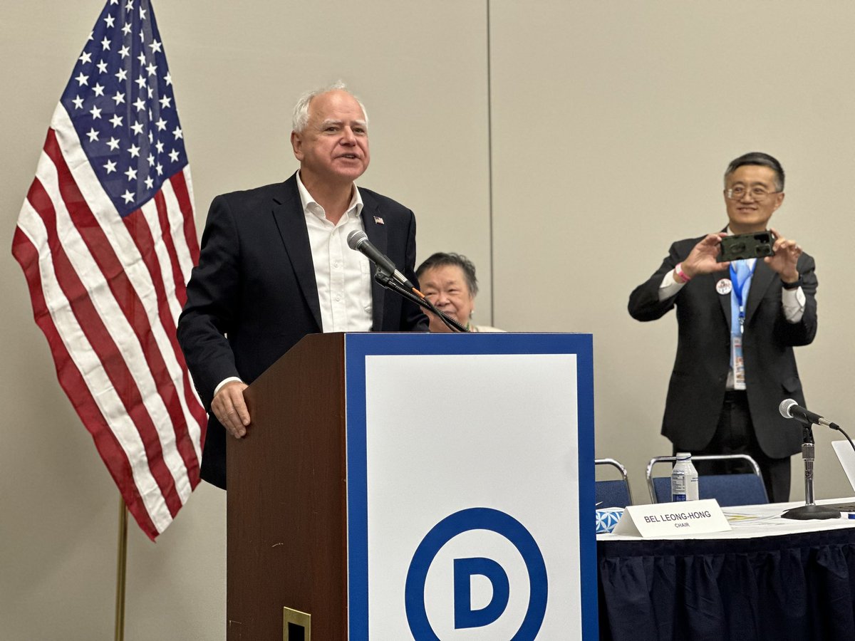 Gov. Walz made an impromptu appearance at the DNC AAPI Caucus meeting ...