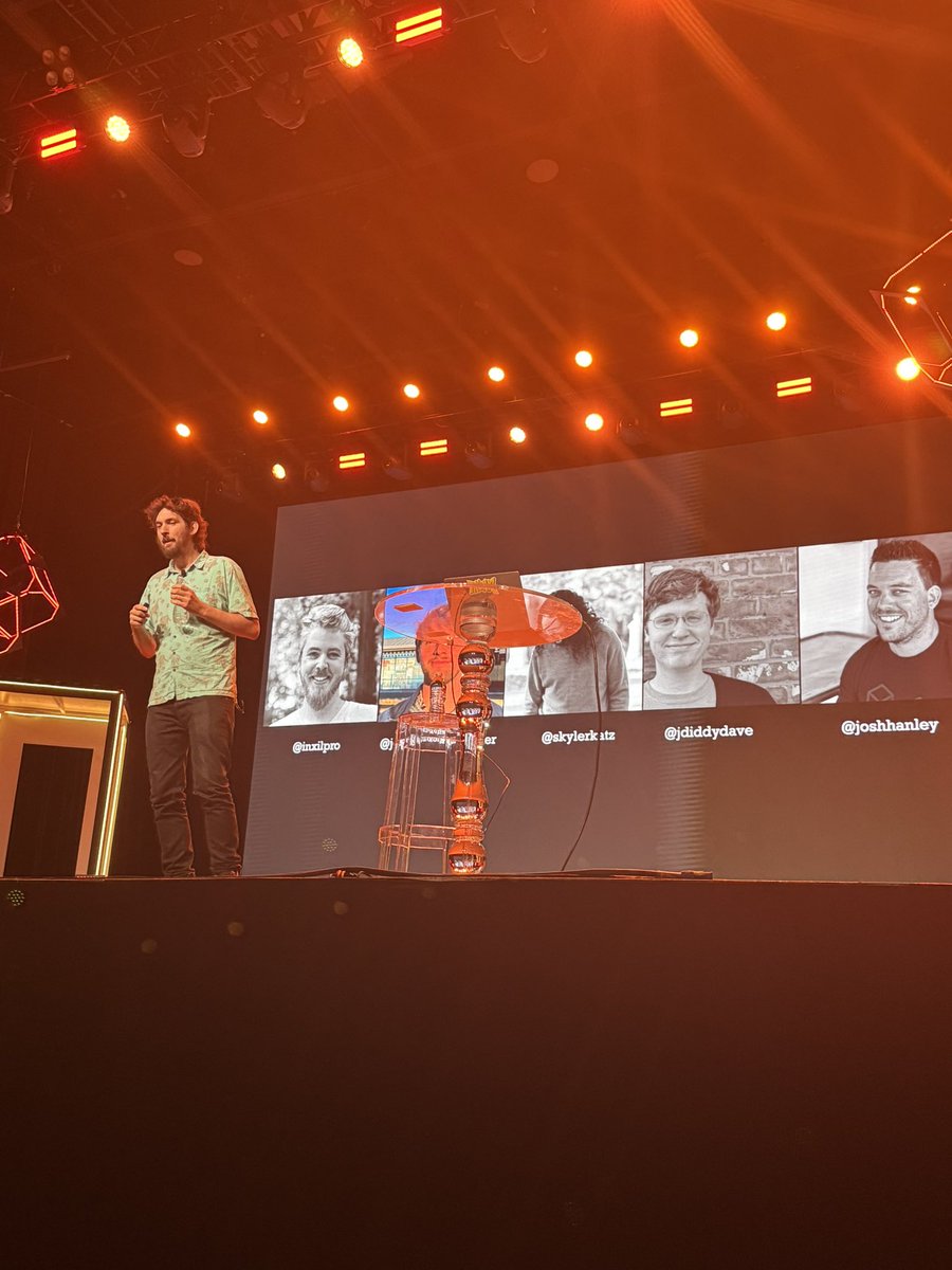 #LaraconDallas 2024 kicking off with @aarondfrancis MCing! - Thread from Owen Conti @owenconti ...