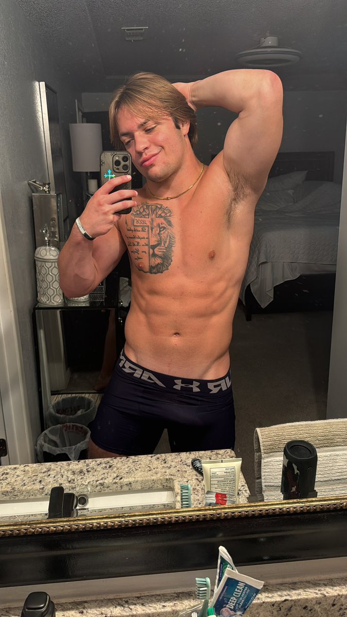 Young Muscled Flexing @AsherJaimes #bodybuilder #bodybuilding #muscle # ...