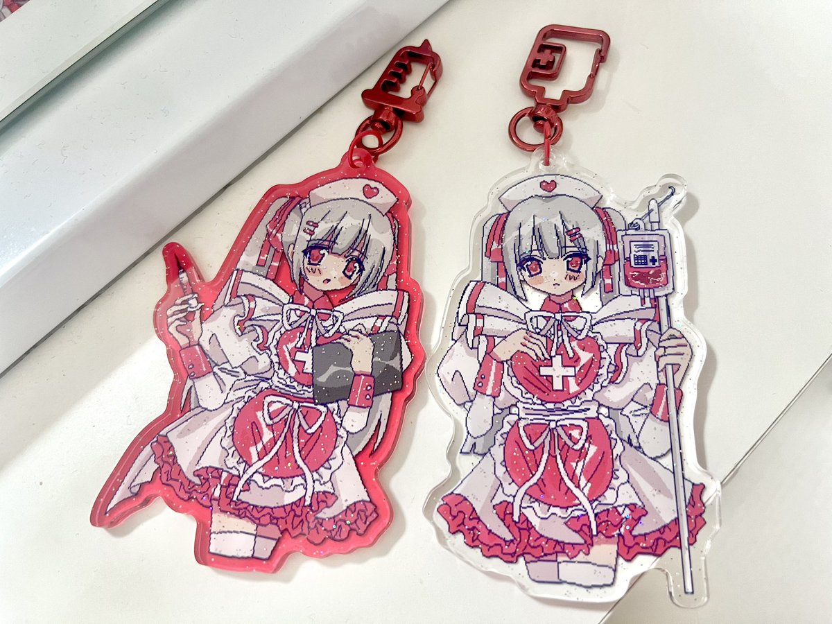 新商品入荷】こちらのナスカンが注射器と輸血パックになってるかわいいアクキー、本」|YUI・COMITIA144「E11b」のイラスト