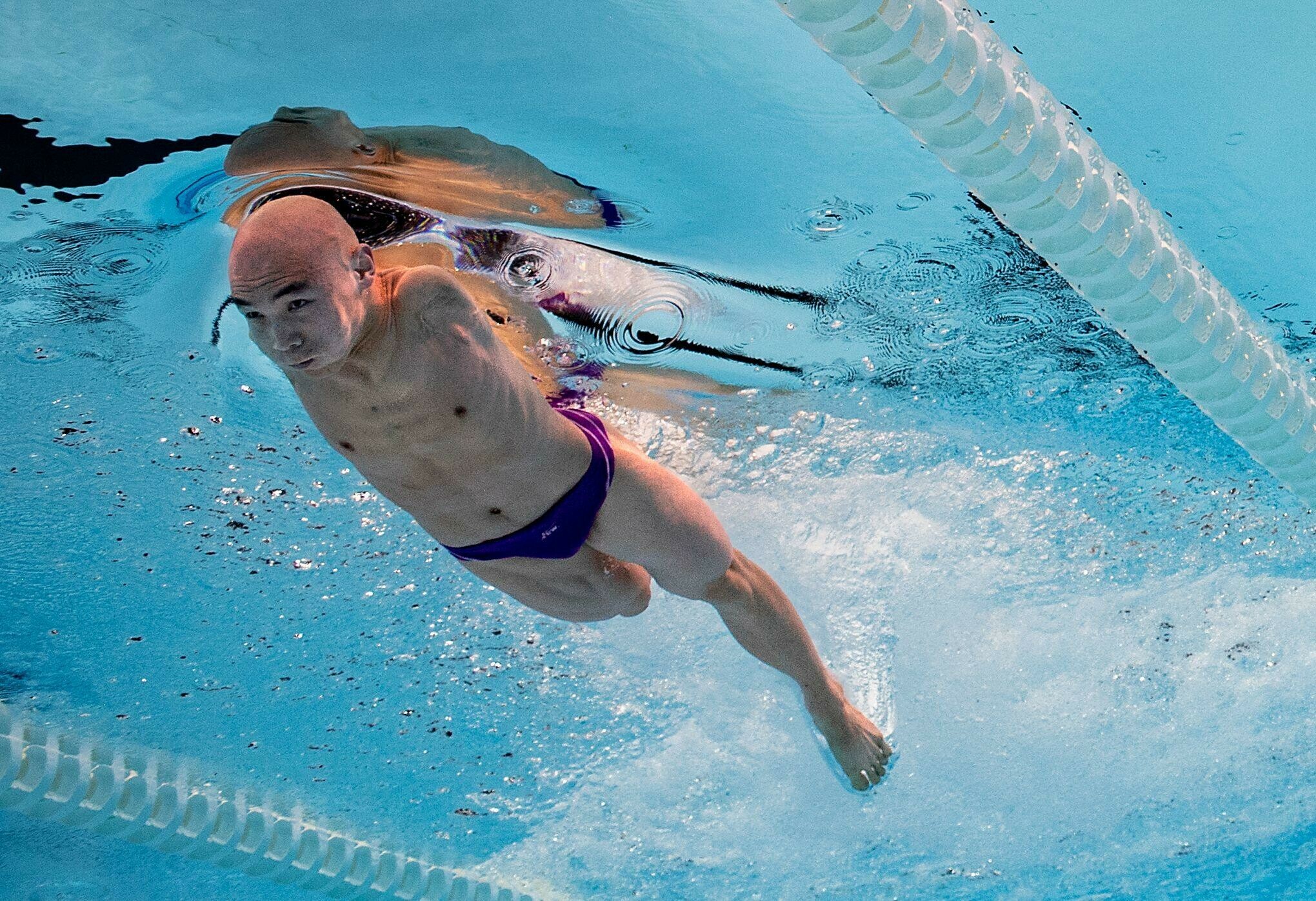 O Nadador Sem Braços Quebrou Recordes e Conquistou Cinco Medalhas em ...