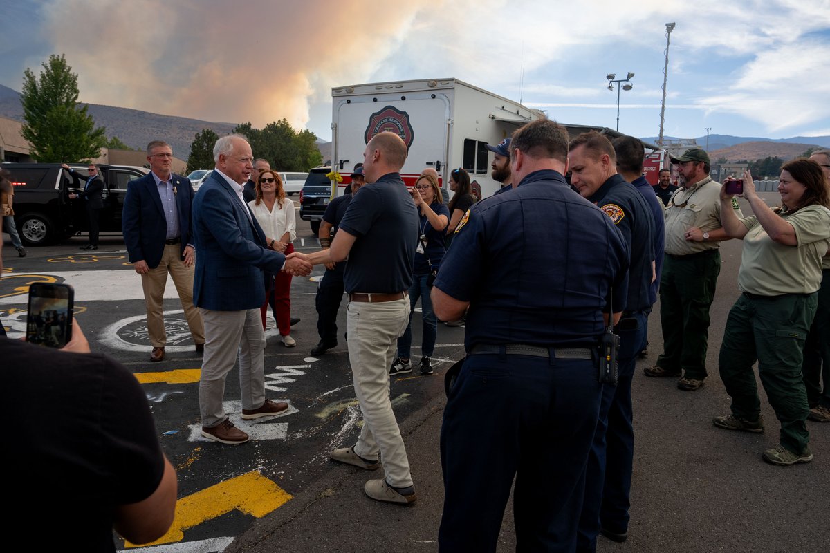 Gov. Walz visited with first responders today at the Davis Fire ...