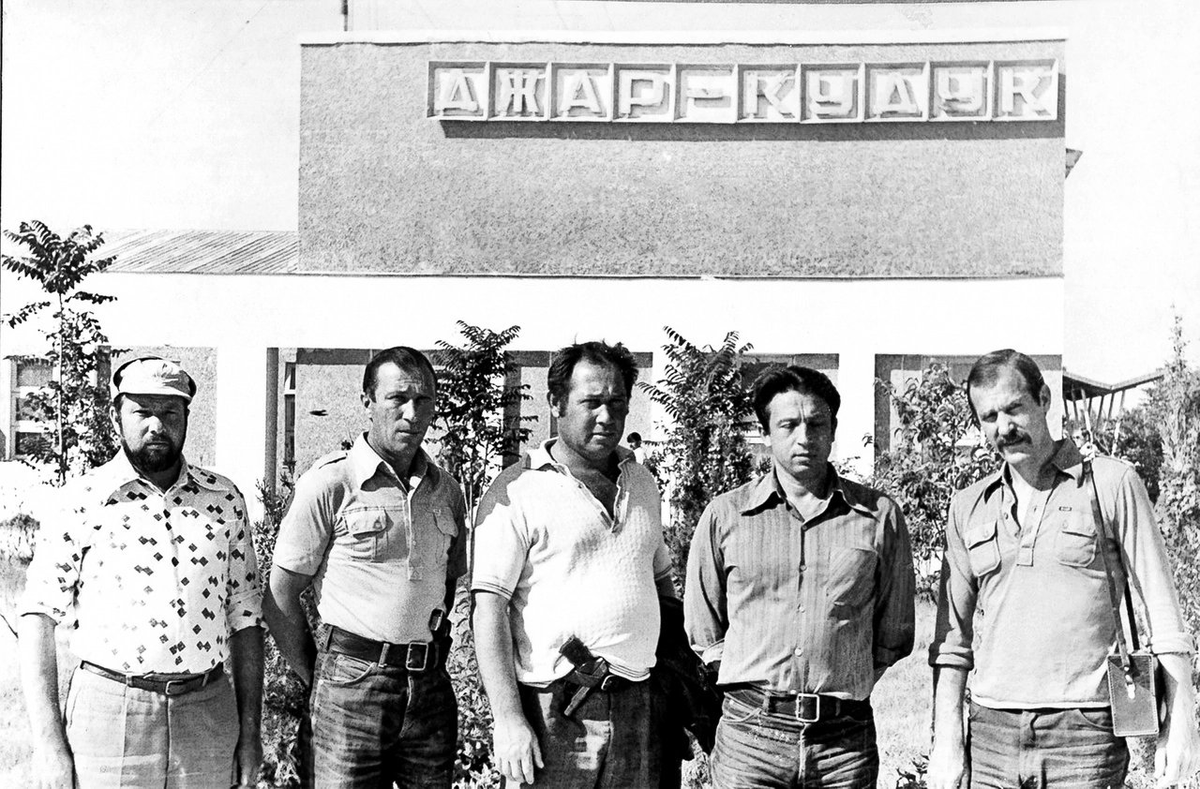 A thread detailing the organization and functionality of the KGB ...