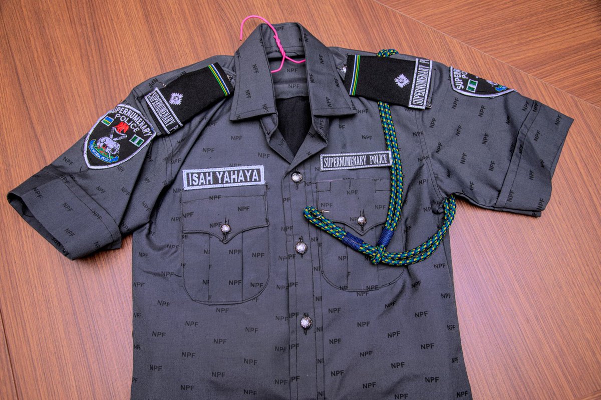 Behold, the uniform of Supernumerary Police Officers. It's different ...