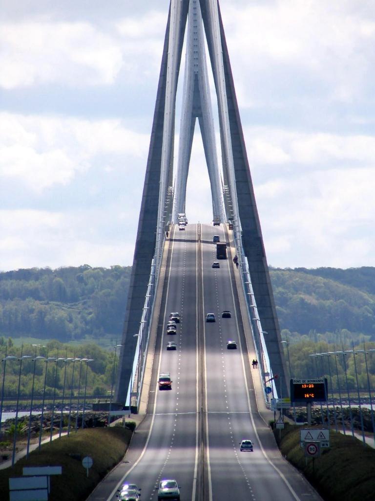 A Thread of 25 best infrastructure on the Earth 🧵... 1. "V" shaped ...