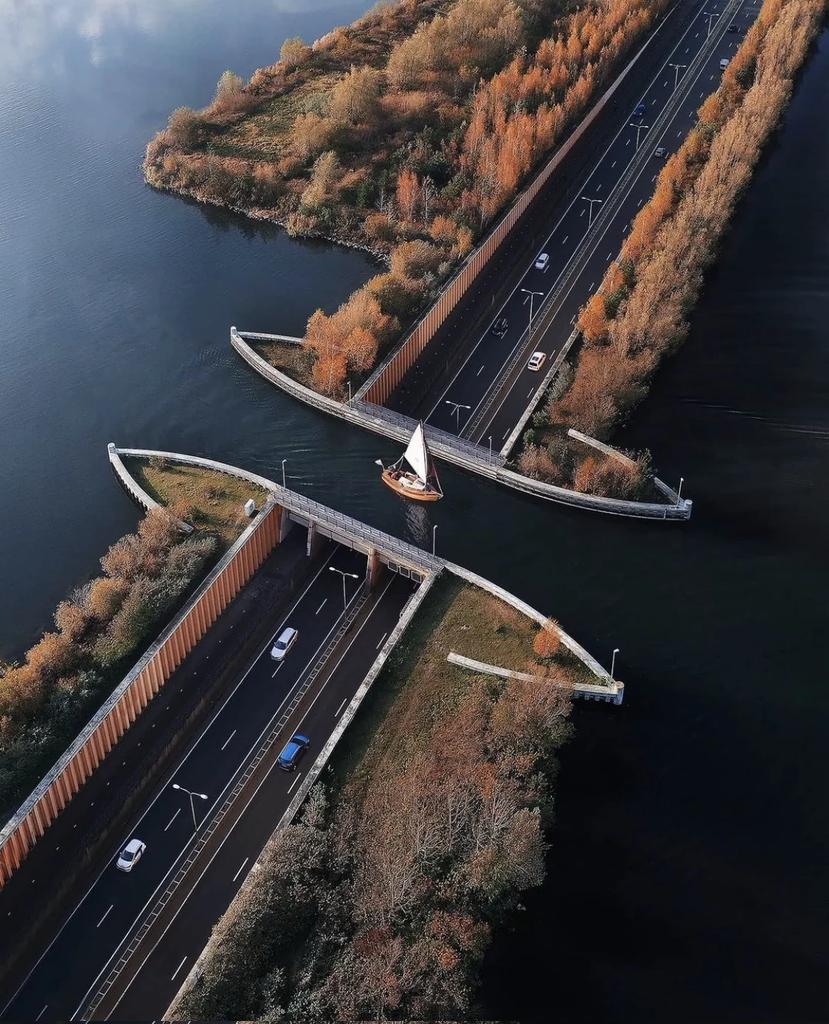 A Thread of 25 best infrastructure on the Earth 🧵... 1. "V" shaped ...
