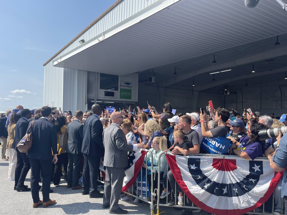 Crazy long lines at the Kamala Harris rally in Wilkes Barre, PA. (watch ...