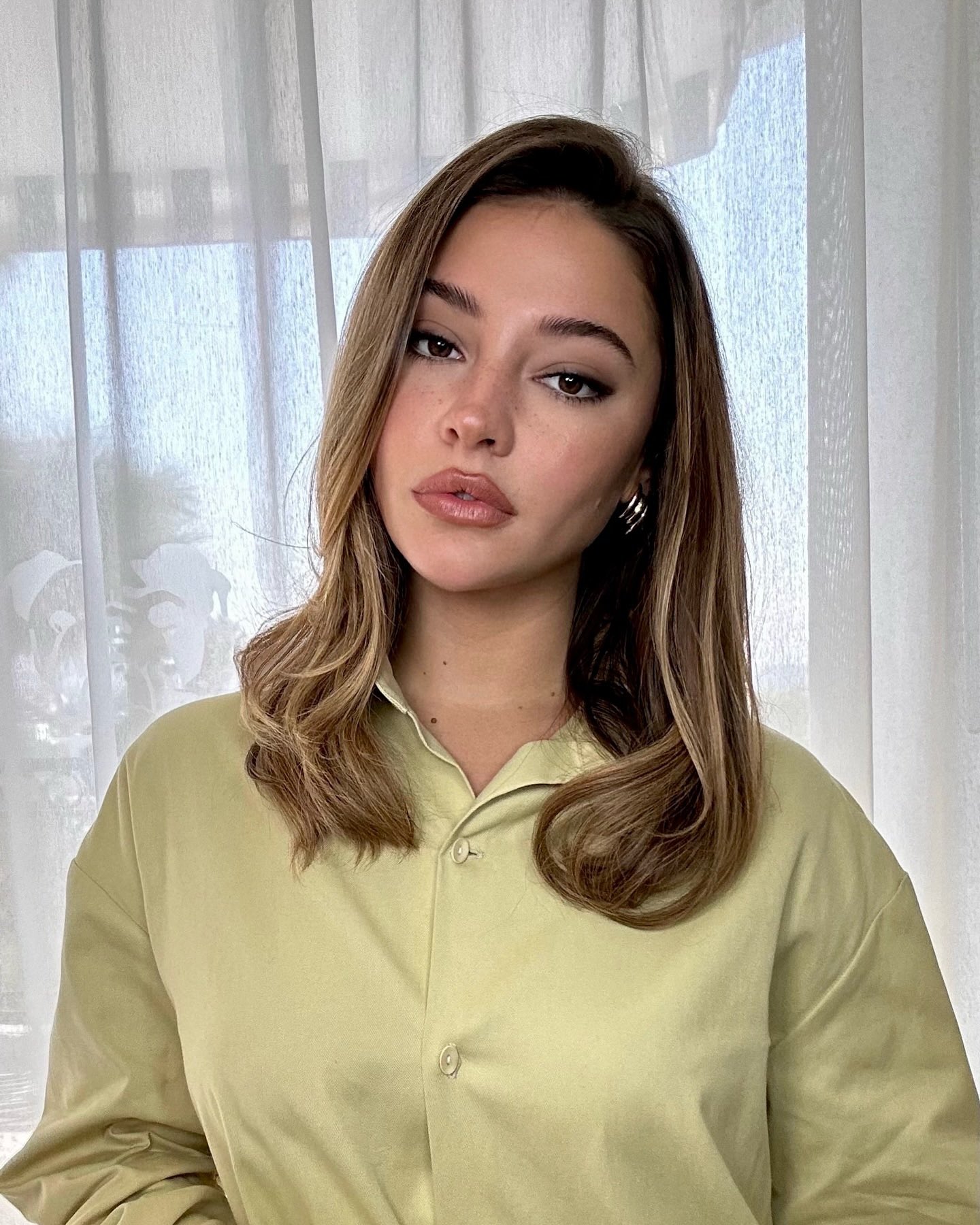 Madelyn Cline Appreciation Thread - Page 13 - Blu-ray Forum