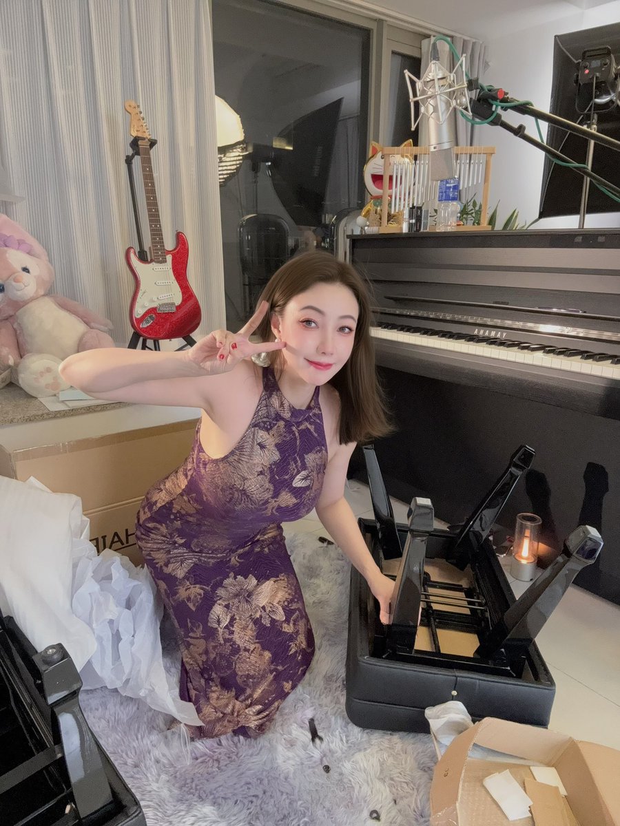 果儿Victoria(@guoervictoria ):能问能武的果老师，钢琴凳子换新的啦！