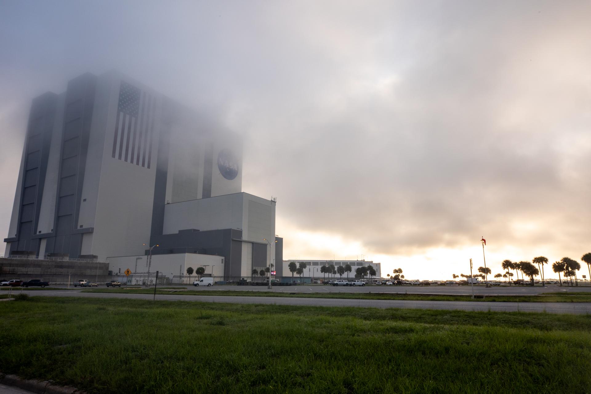 Nasa Vehicle Assembly Building Rain Clouds 3 Flight Control Managers