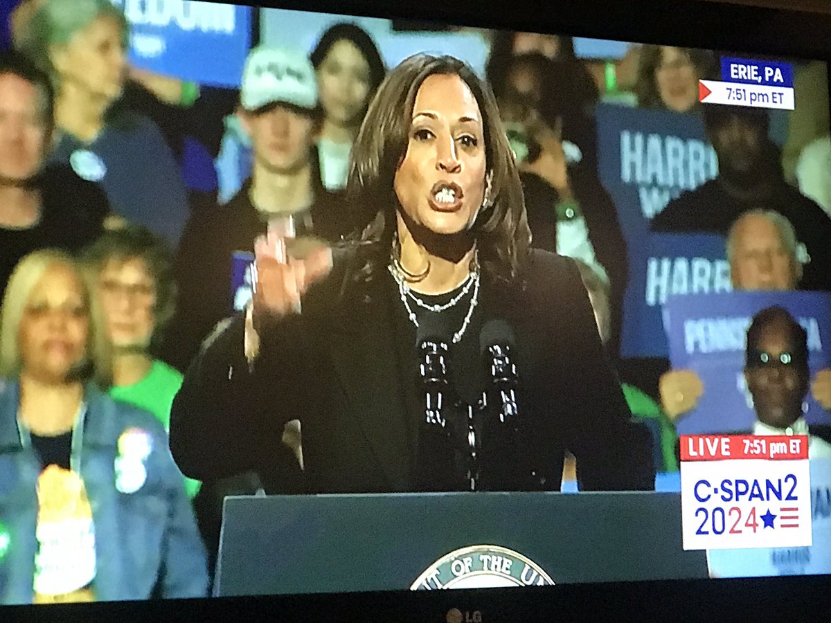 Long lines for VP Harris rally today with Sen. Fetterman at 9,000+ seat ...