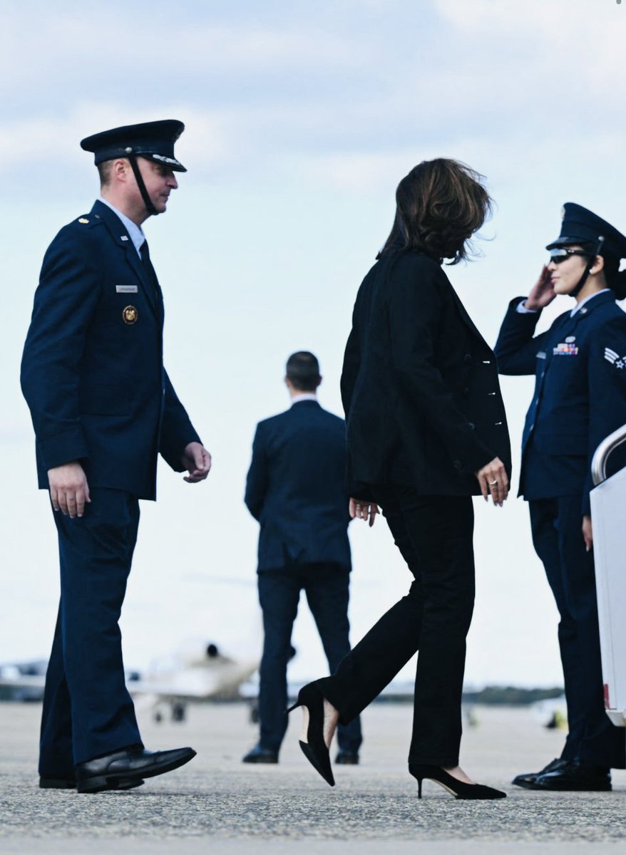 Long lines for VP Harris rally today with Sen. Fetterman at 9,000+ seat ...