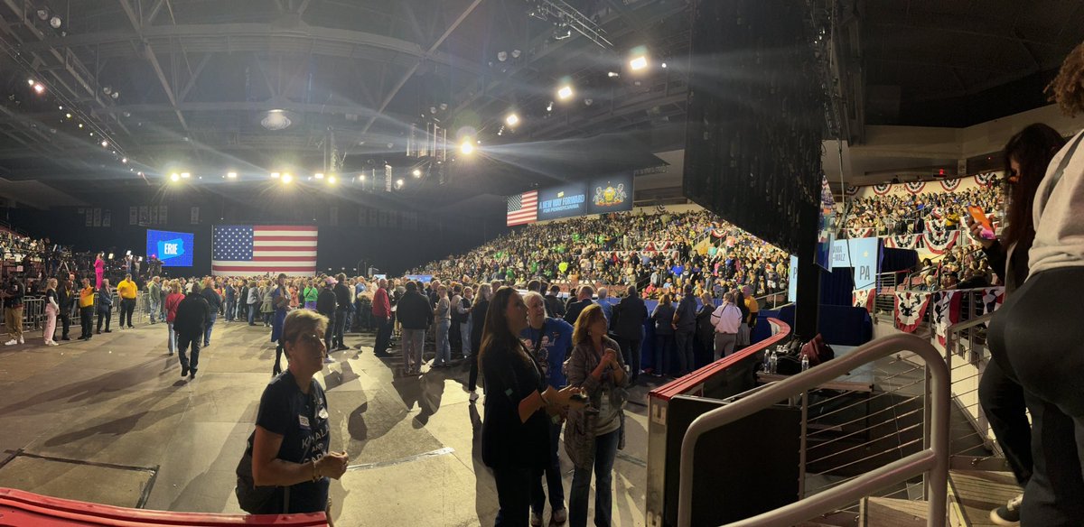 Long lines for VP Harris rally today with Sen. Fetterman at 9,000+ seat ...