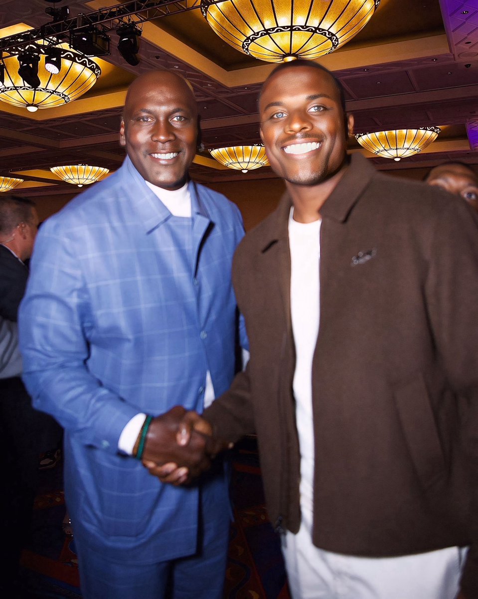 Breh asks twitter to Sharpen and unblur his photo with MJ. Guess what ...
