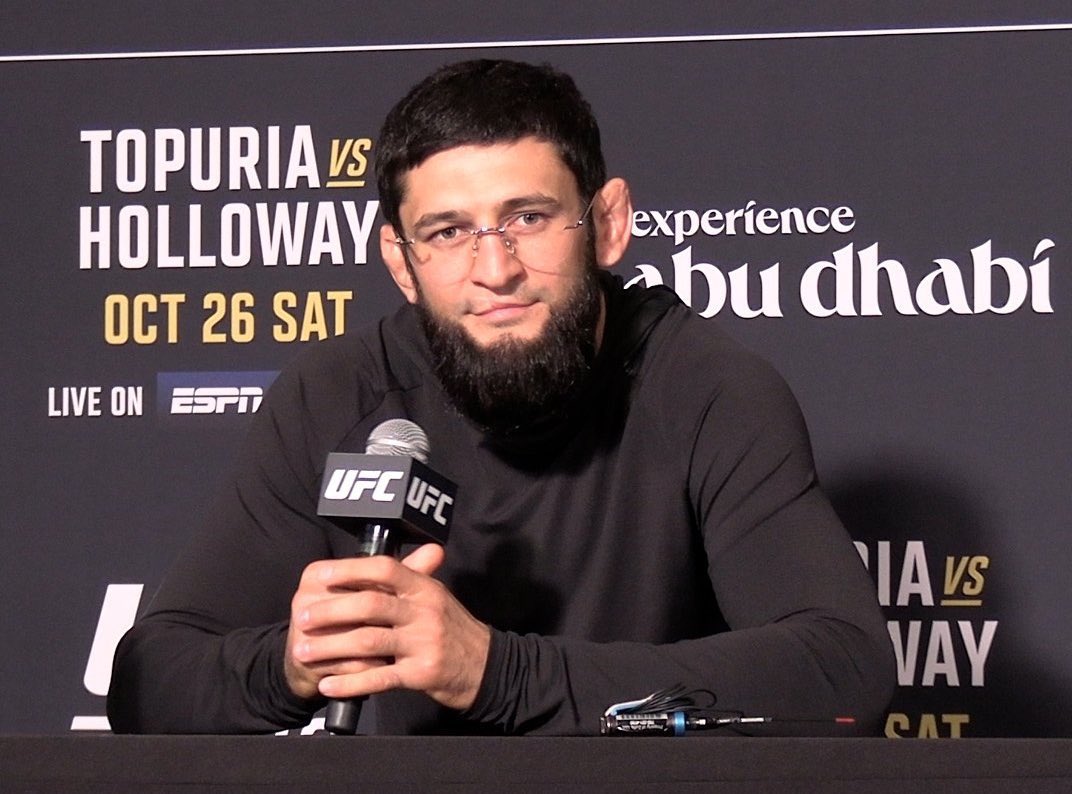 Media - Did this elbow compromise/break Whittaker's jaw? | Page 3 ...